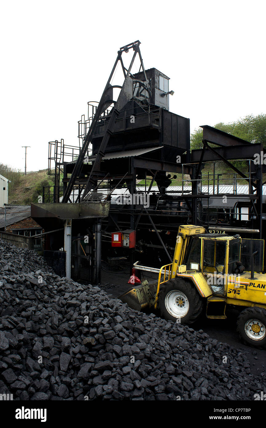 Shovel Coal High Resolution Stock Photography and Images - Alamy
