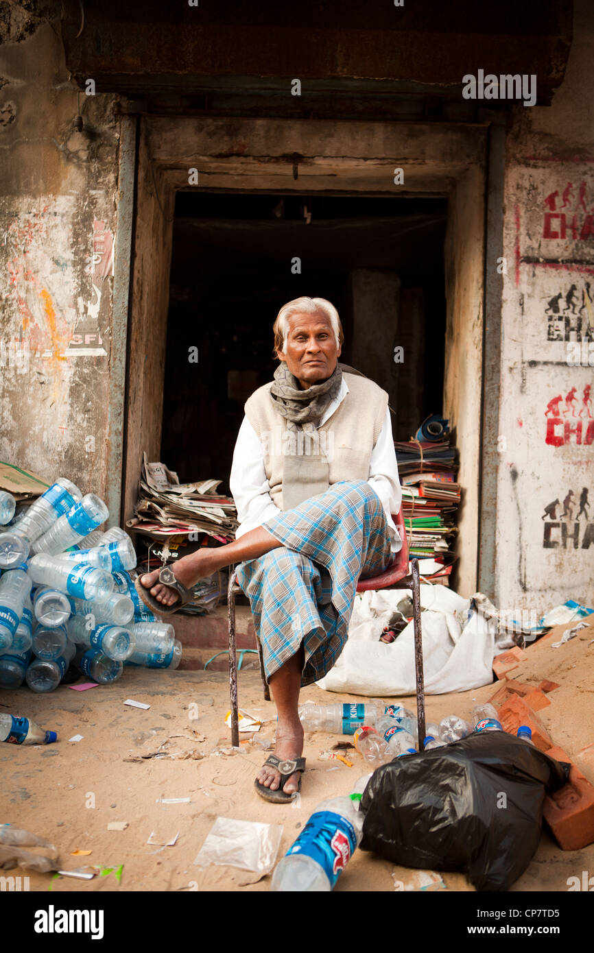 Portrait of Indian old man in Calcutta (Kolkata), India Stock Photo - Alamy