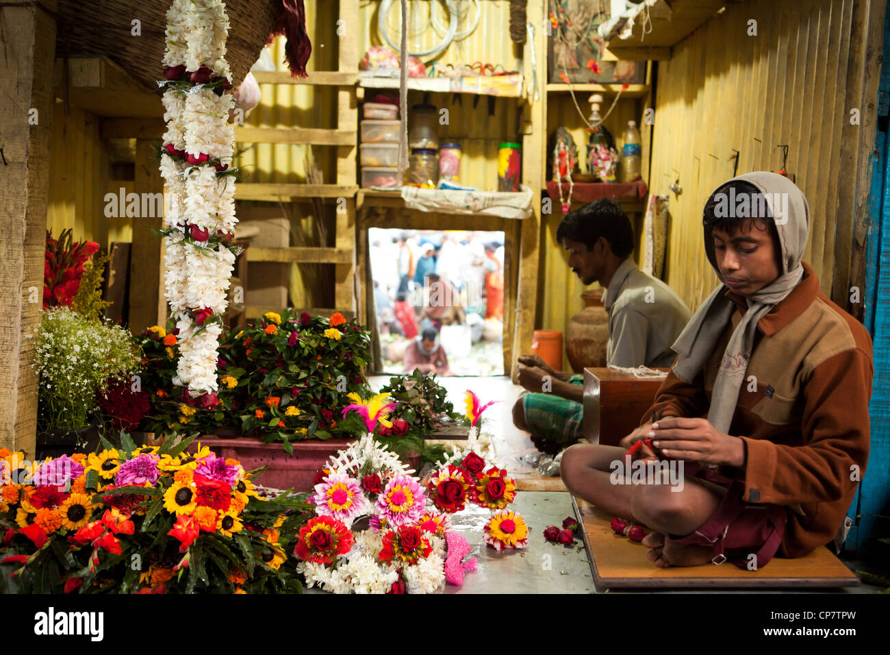 Young boy selling flower at vendor shop, Calcutta (Kolkata), India ...