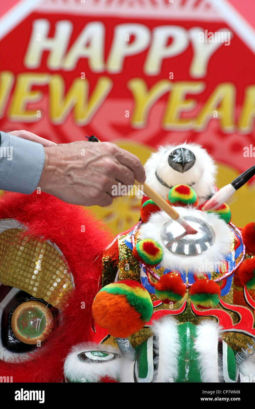 Lion dance dotting the eye hi-res stock photography and images - Alamy