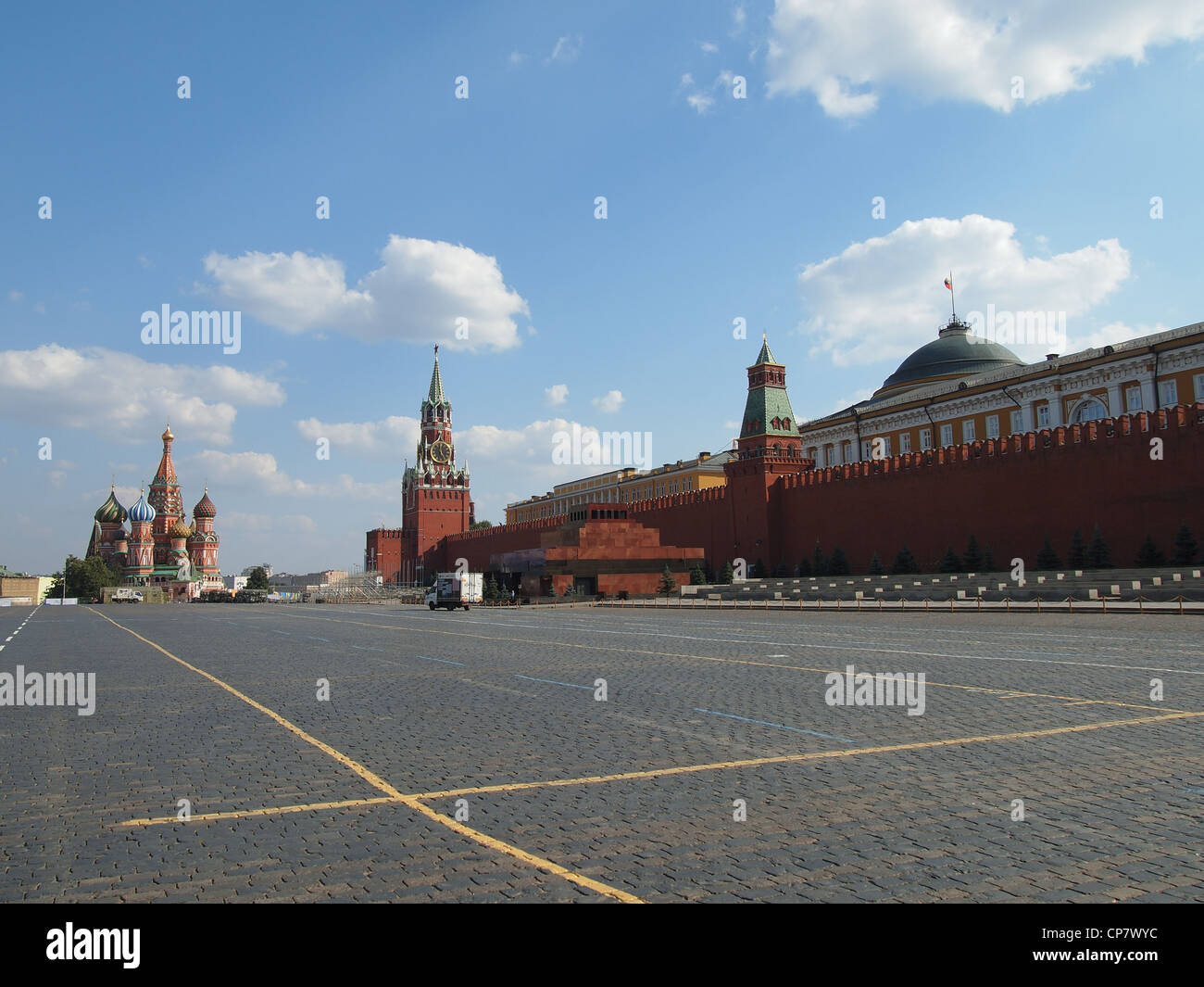 Lenin's mausoleum in red square hi-res stock photography and images - Alamy