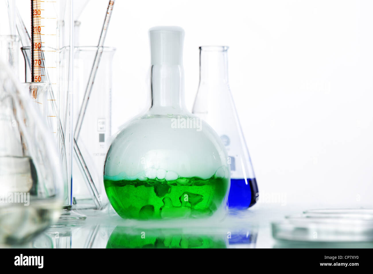 Graduated cylinder beaker hi-res stock photography and images - Alamy