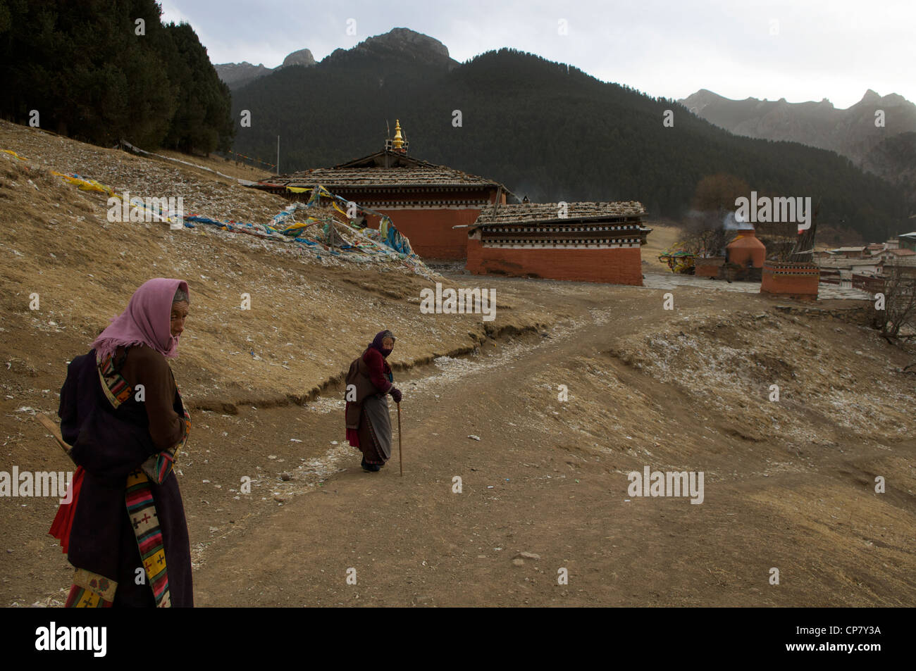 Langmusi monastery hi-res stock photography and images - Alamy