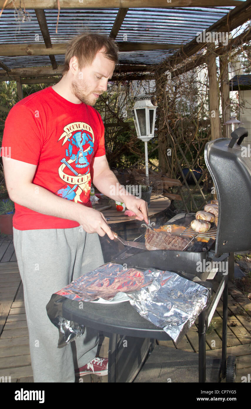 man grilling barbeque food Stock Photo - Alamy