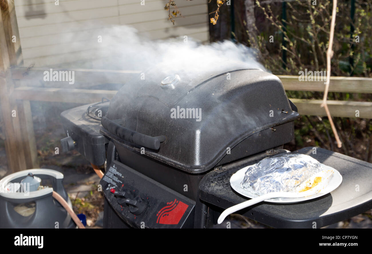 Hot guy smoking hi-res stock photography and images - Alamy