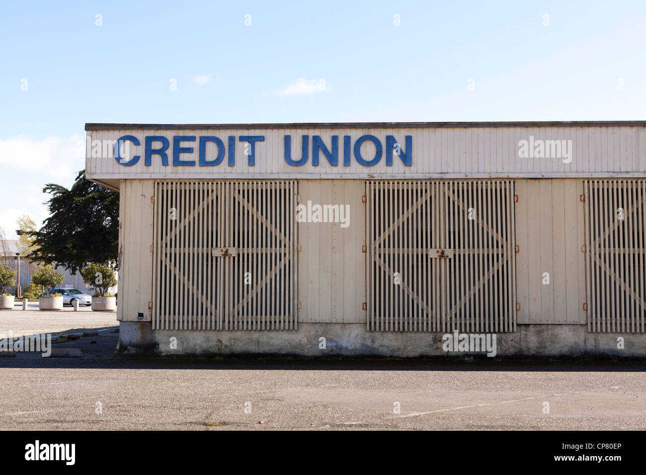 Abandoned credit union building hi-res stock photography and images - Alamy