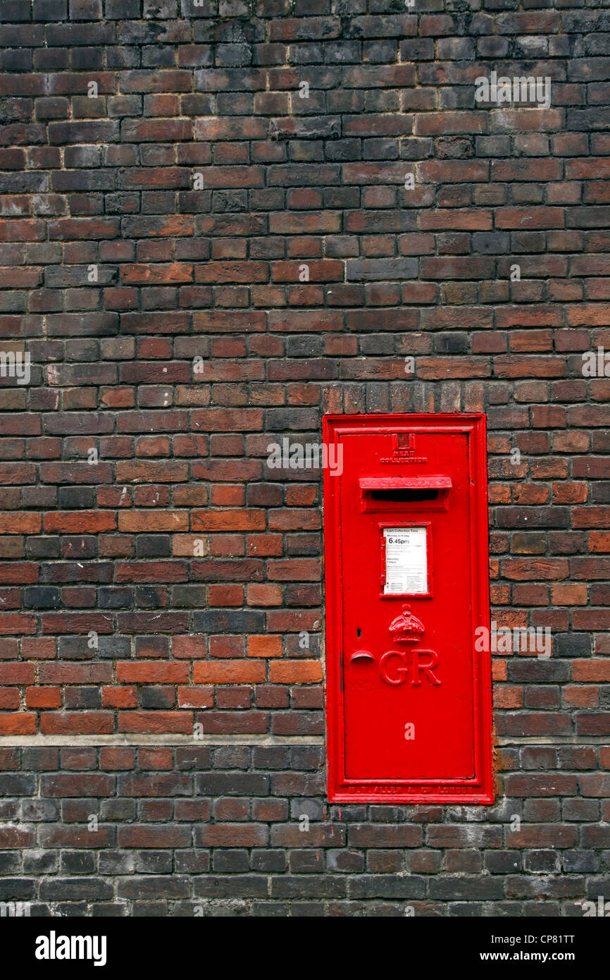 English mail boxes hi-res stock photography and images - Alamy