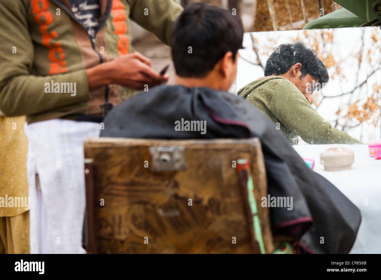 Barber in Islamabad, Pakistan Stock Photo - Alamy