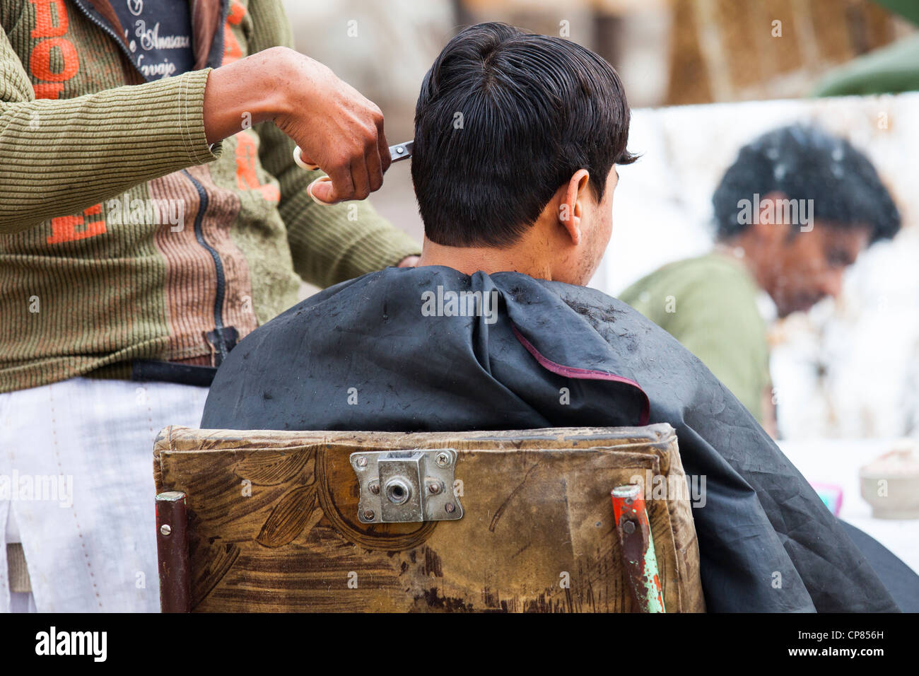 Barber in Islamabad, Pakistan Stock Photo - Alamy