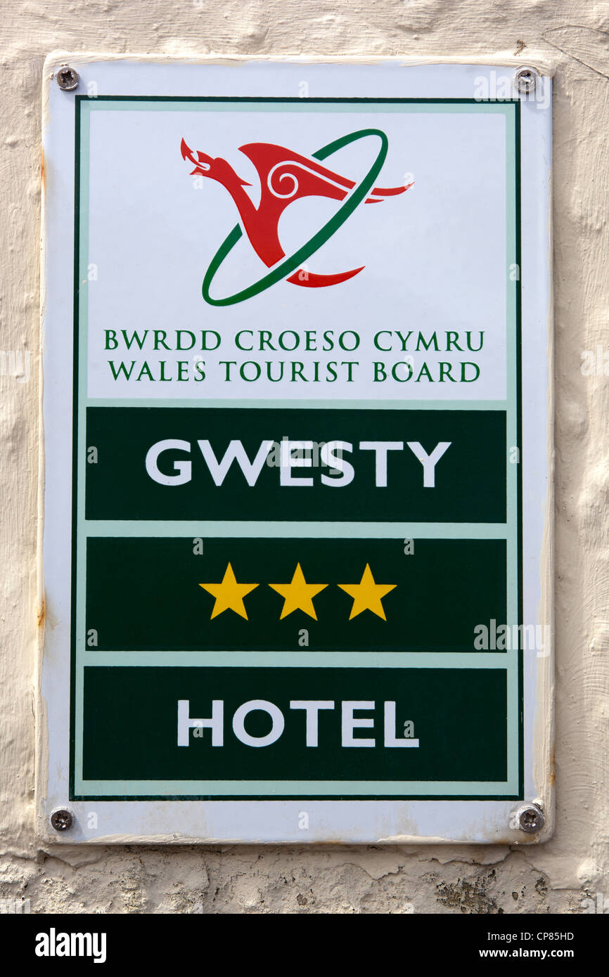 Guest house sign hi-res stock photography and images - Alamy
