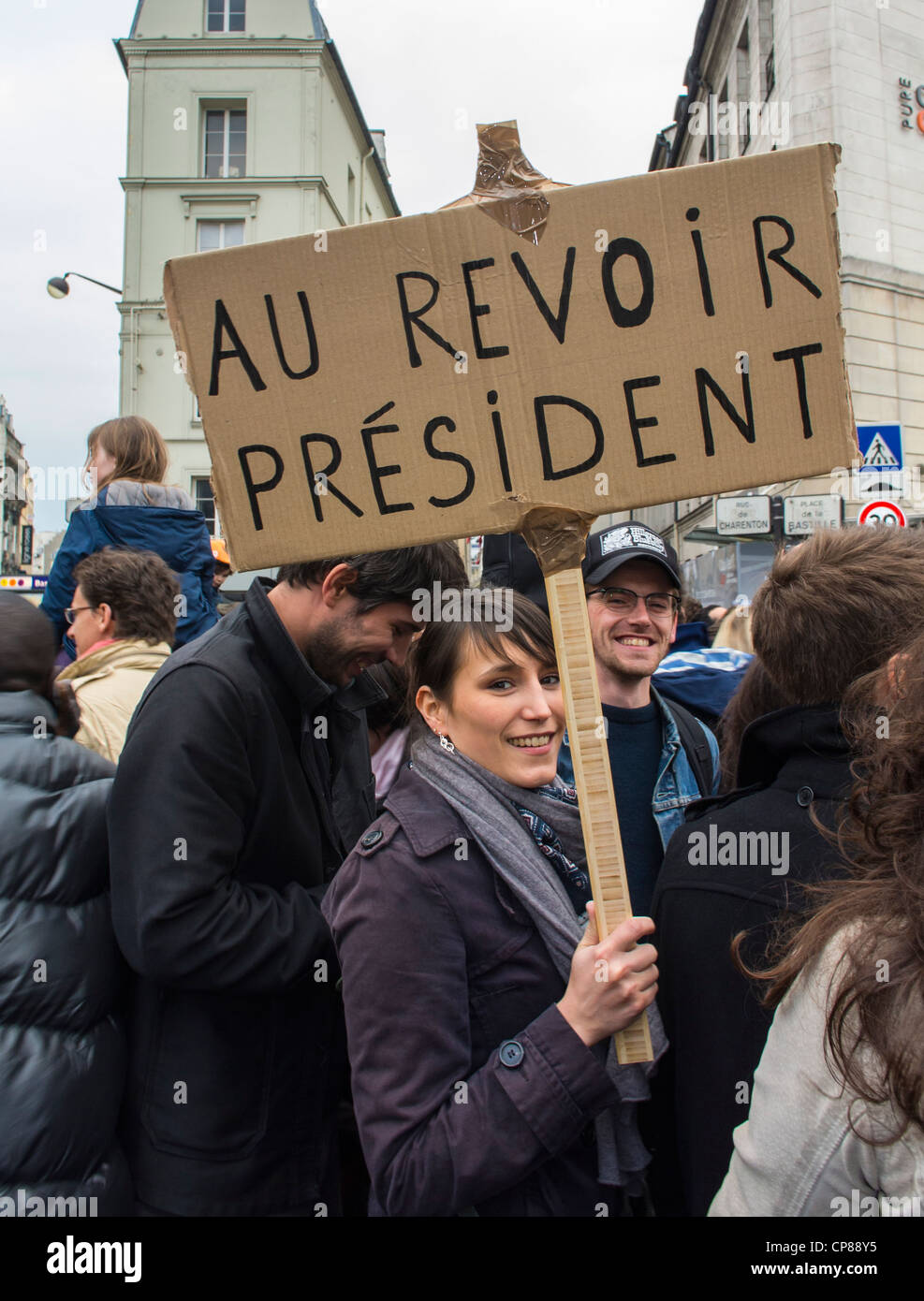 Teen teens teenager teenagers holding sign hi-res stock photography and ...