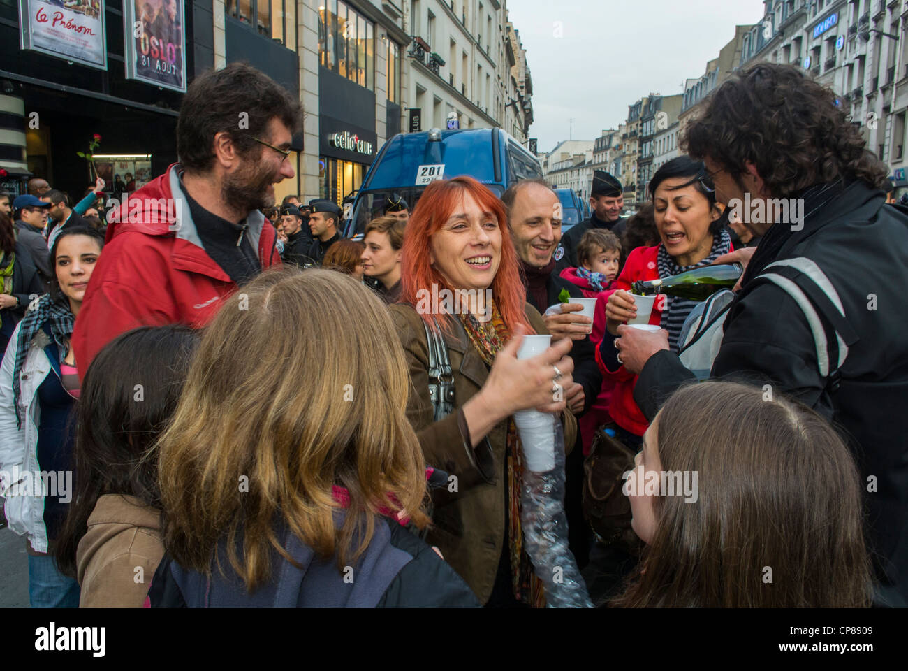 Crowd celebrations paris hi-res stock photography and images - Alamy