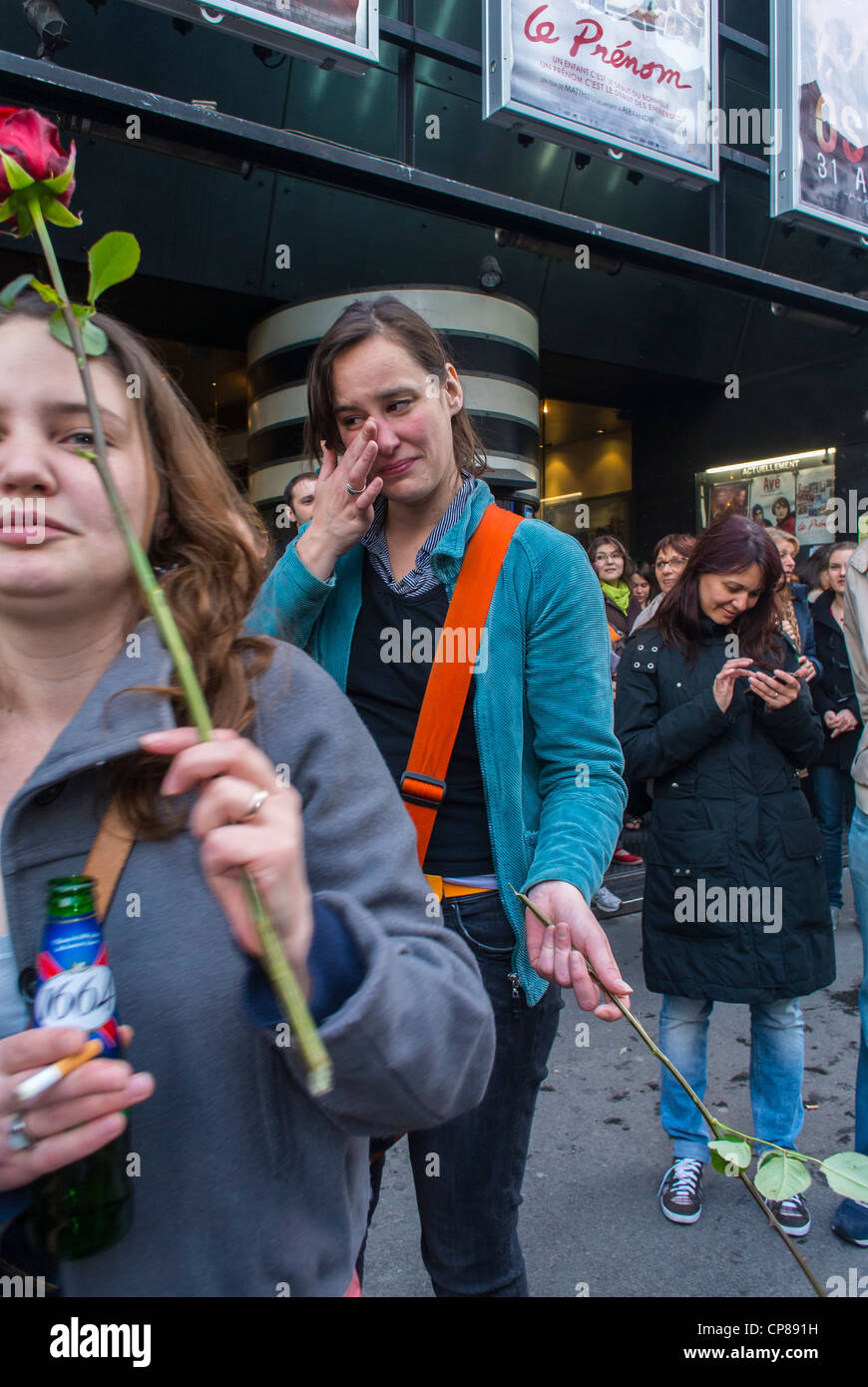 Crowd crying hi-res stock photography and images - Alamy
