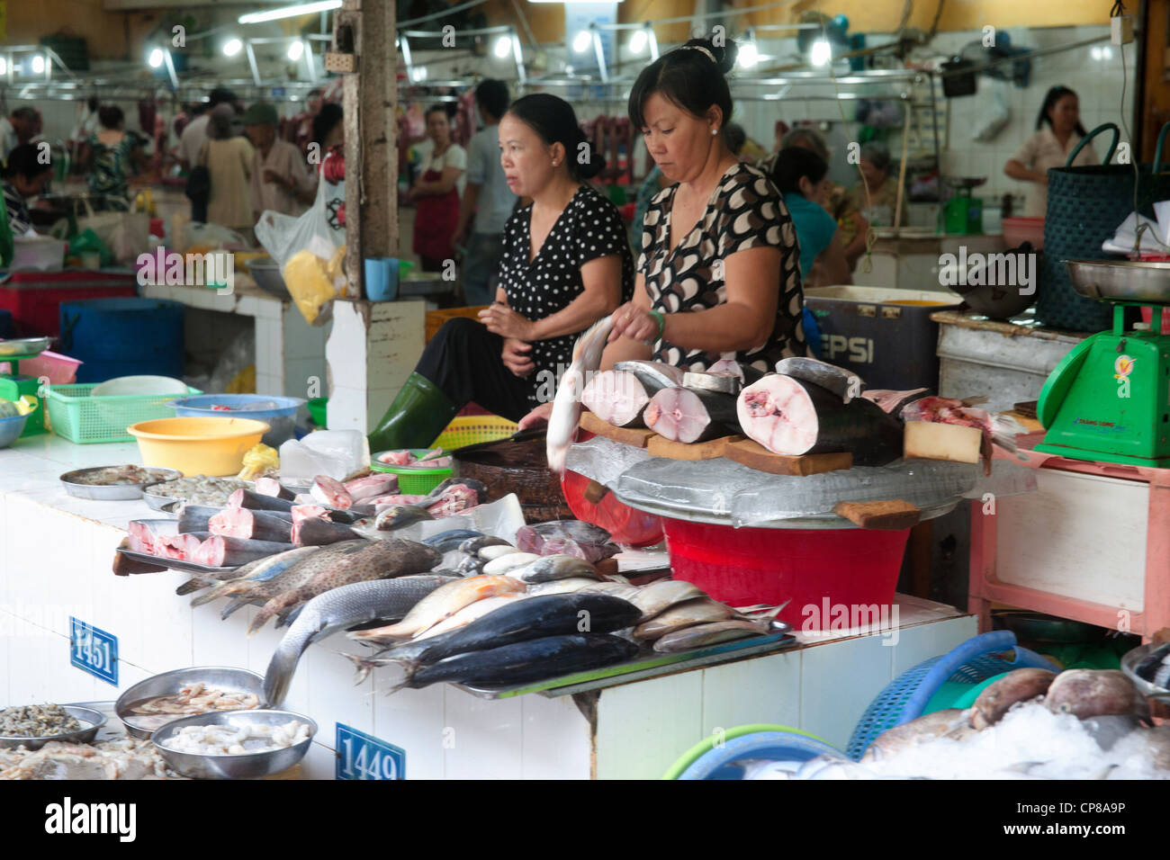 two ladies selling seafood Stock Photo - Alamy