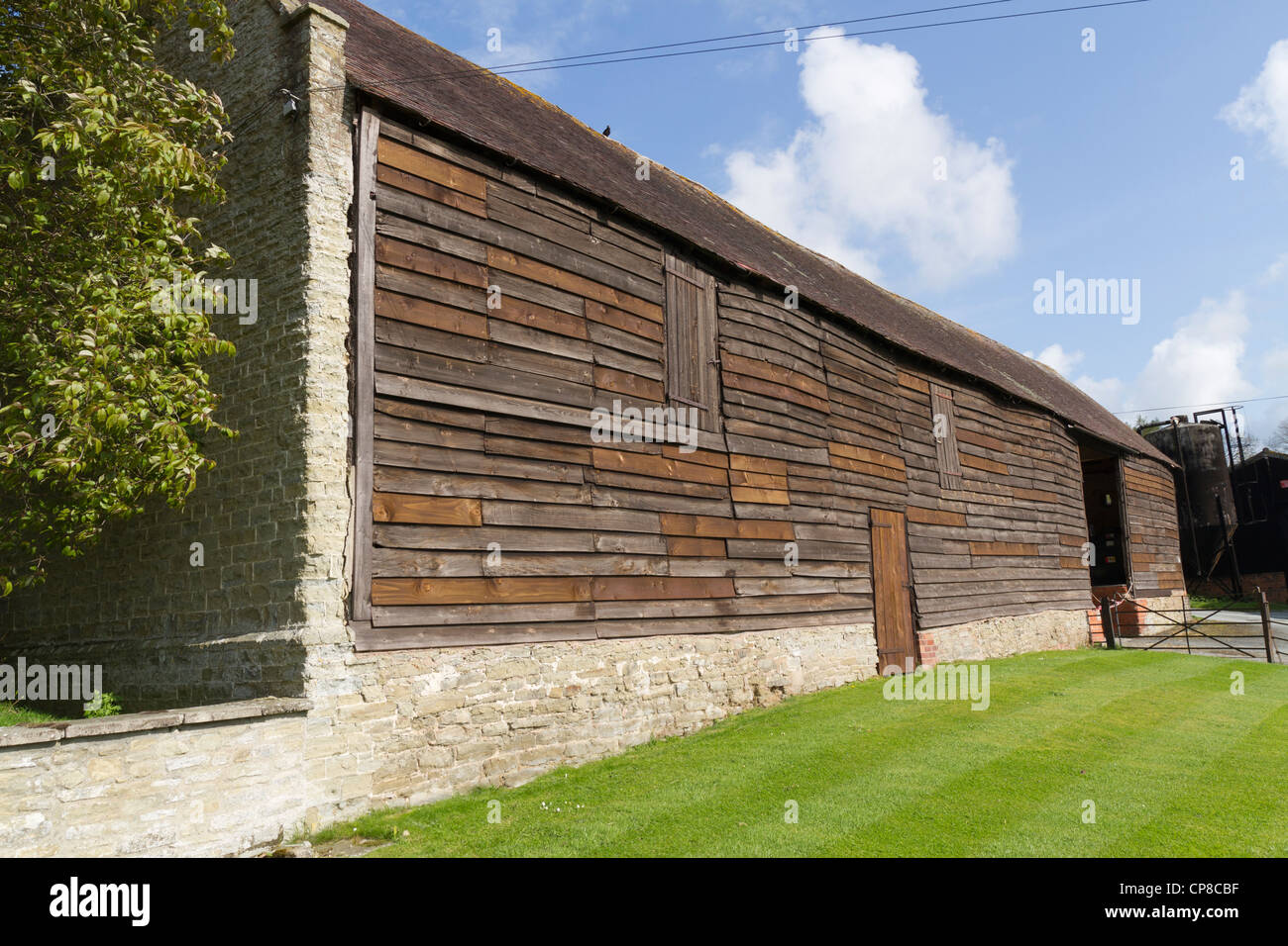 Building long barn hi-res stock photography and images - Alamy