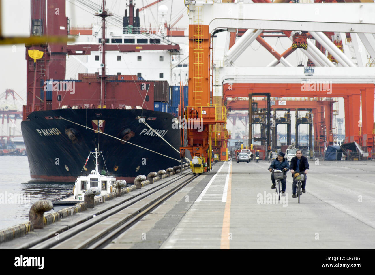 A container ship is loaded in the port of Yokohama, Japan Stock Photo ...