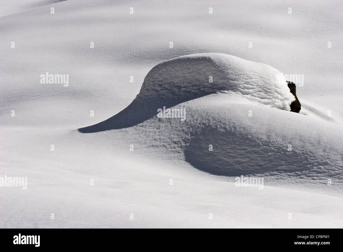 Snowbank hi-res stock photography and images - Alamy
