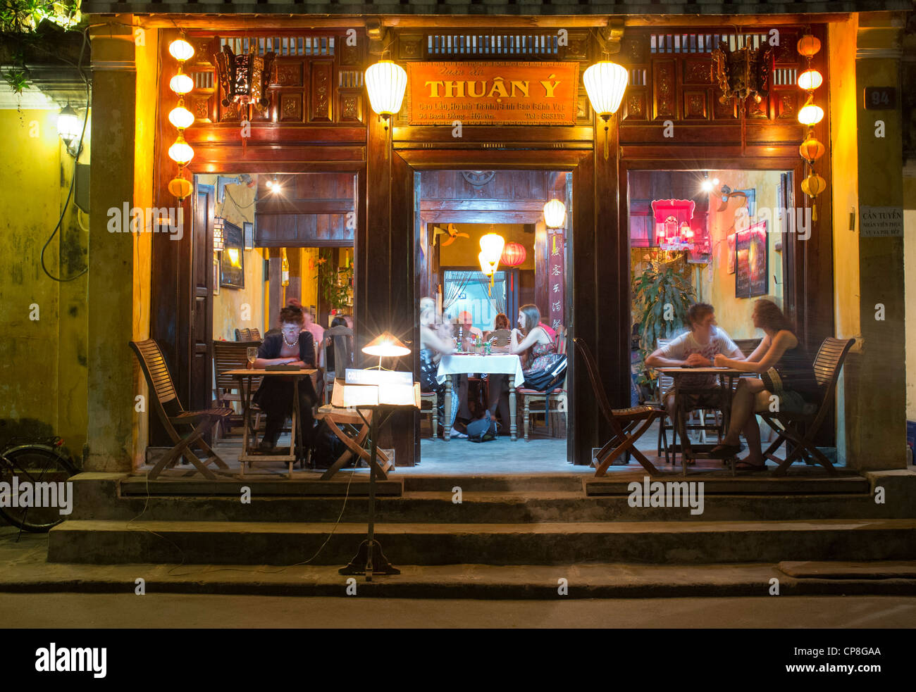 Restaurant evening hi-res stock photography and images - Alamy