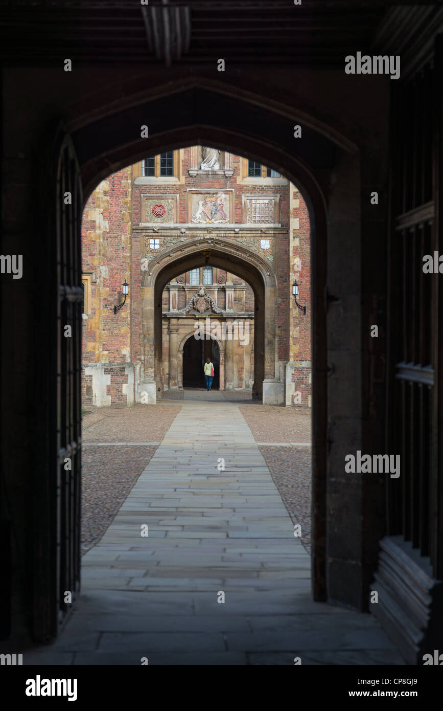 Cambridge university college archway hi-res stock photography and ...