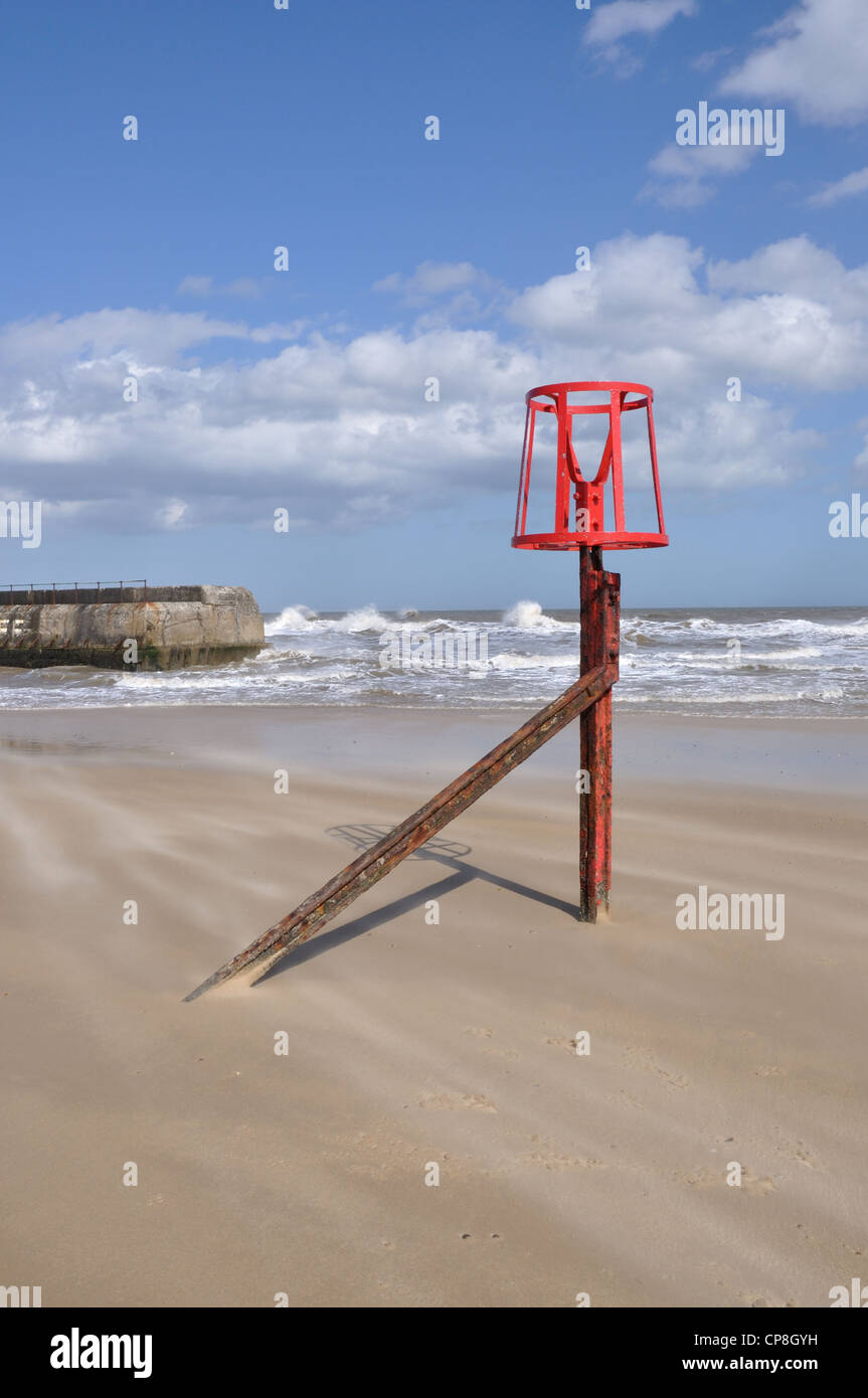 Groyne marker at Gorleston beach Stock Photo - Alamy