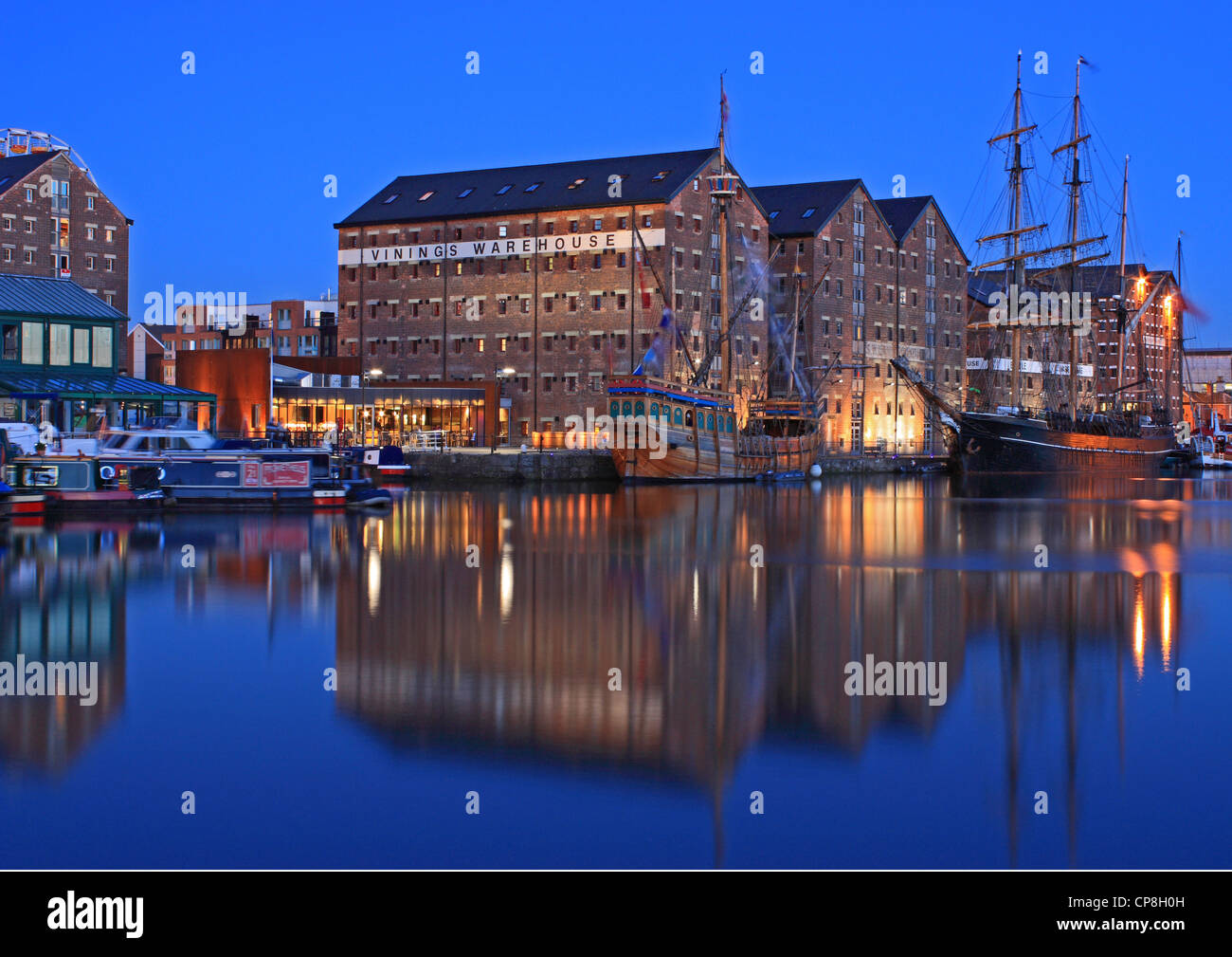 Gloucester docks at night hi-res stock photography and images - Alamy