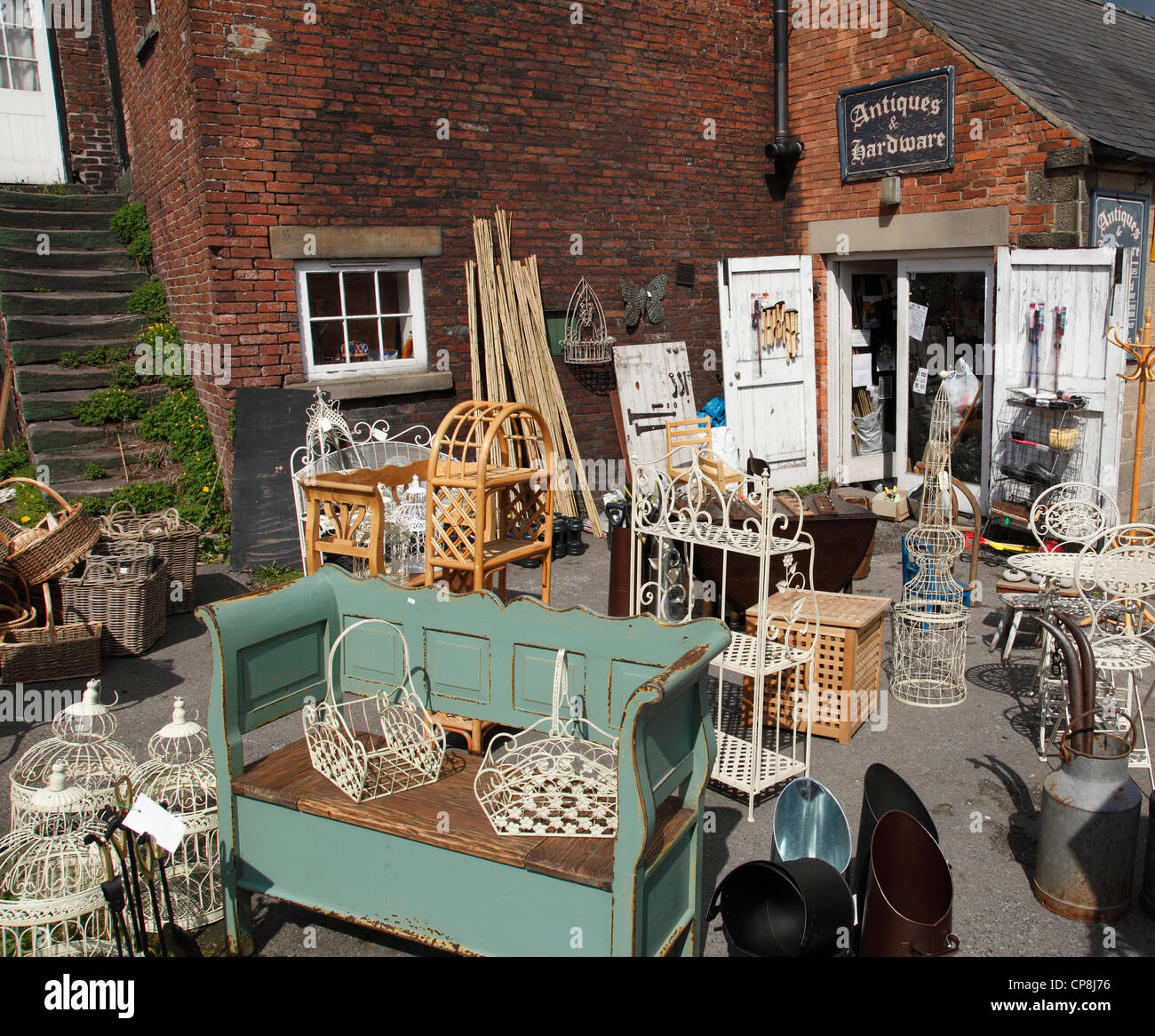 Selling of antiques hi-res stock photography and images - Alamy
