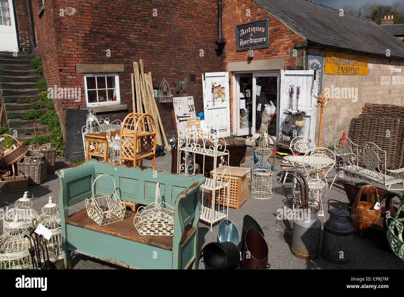 Selling of antiques hi-res stock photography and images - Alamy
