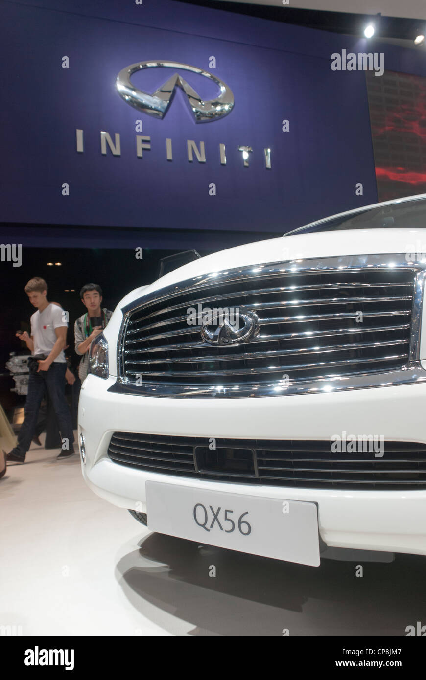 2012 Infiniti QX56 SUV Stock Photo - Alamy