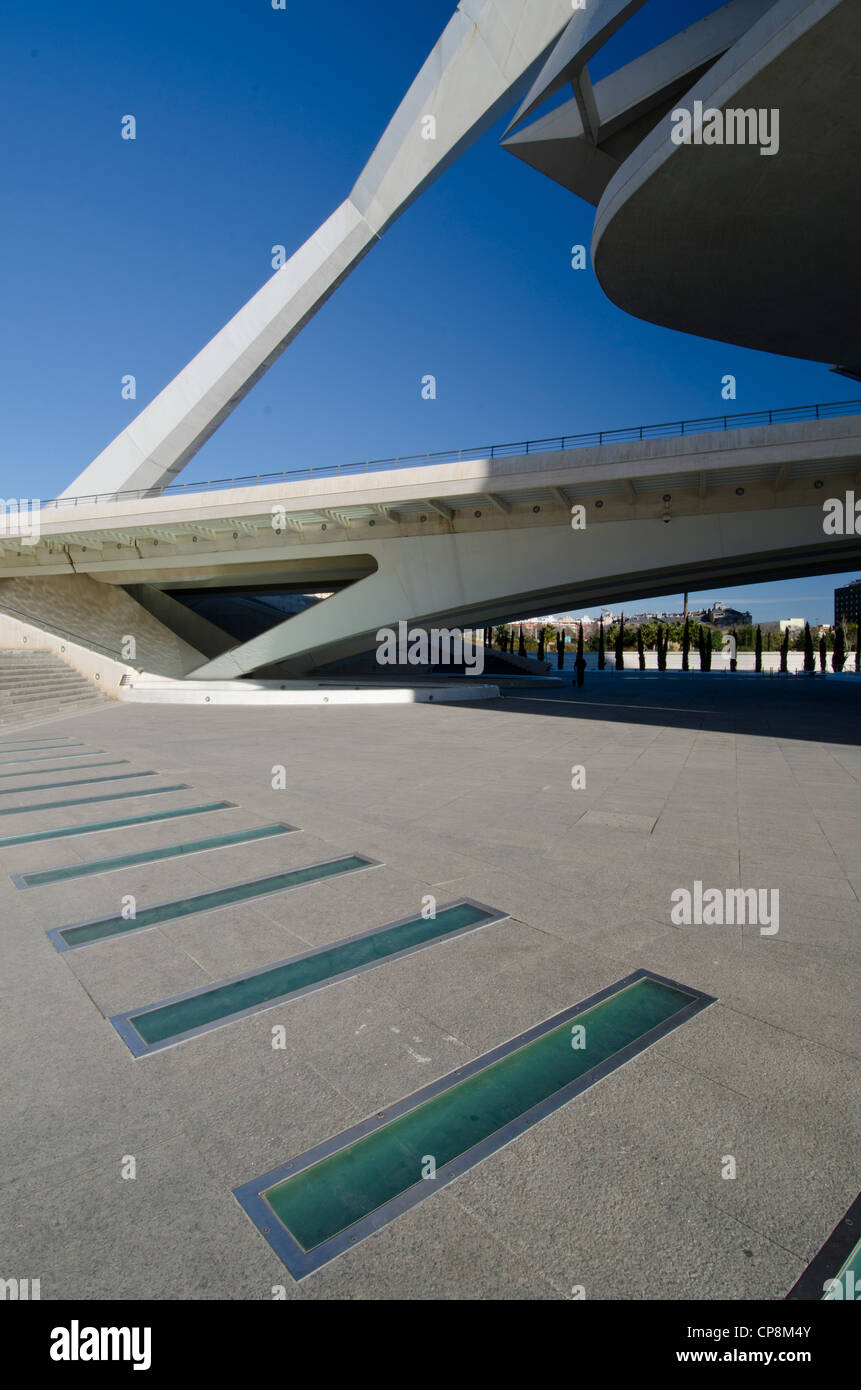 Opera house facade detail at Ciudad de las Artes y las Ciencias Stock ...