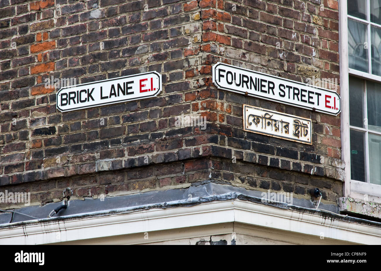 Street signs in English and Bengali, Brick Lane, Spitalfields, Tower ...
