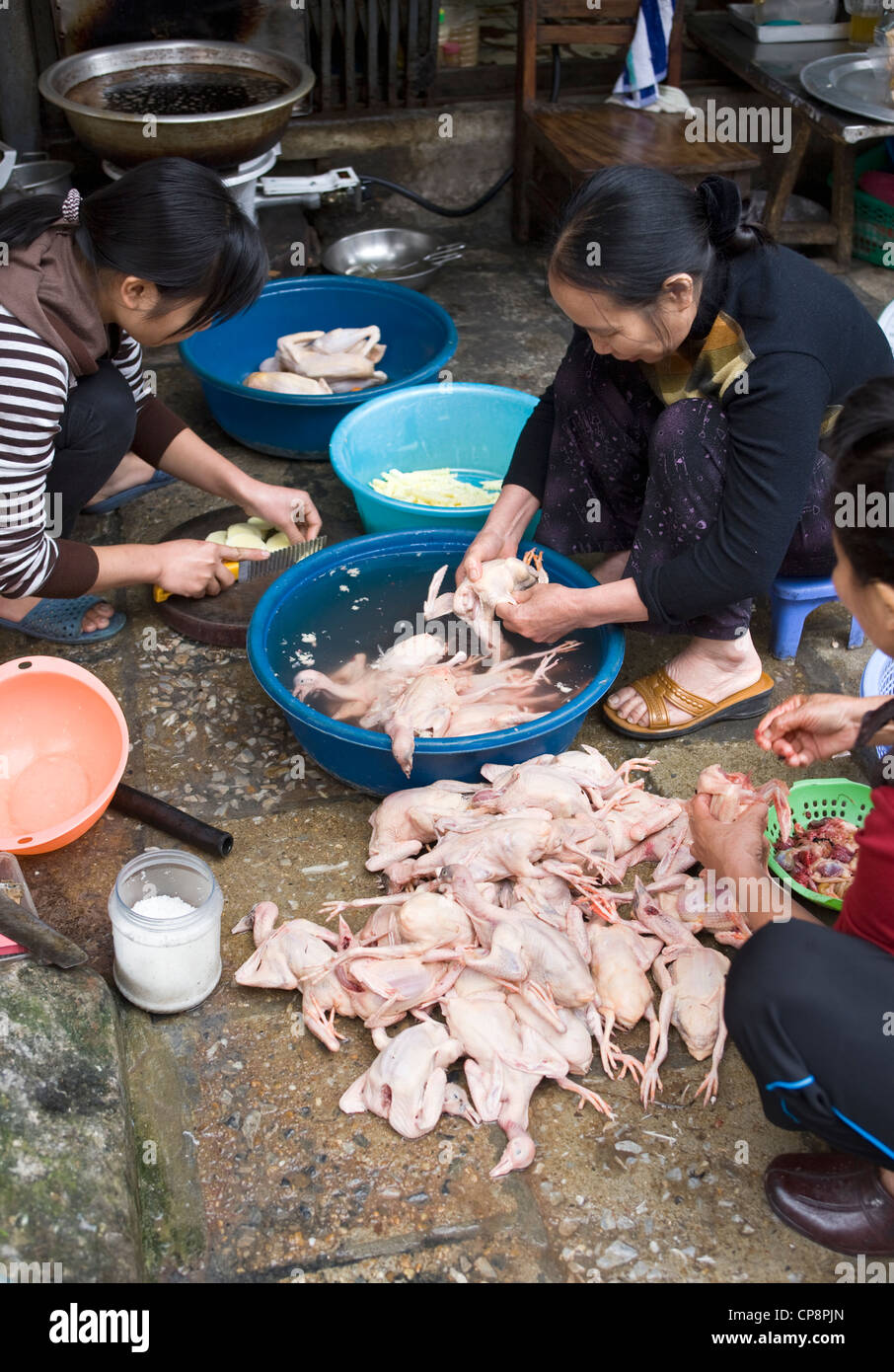 Preparing chicken dish in market Stock Photo - Alamy