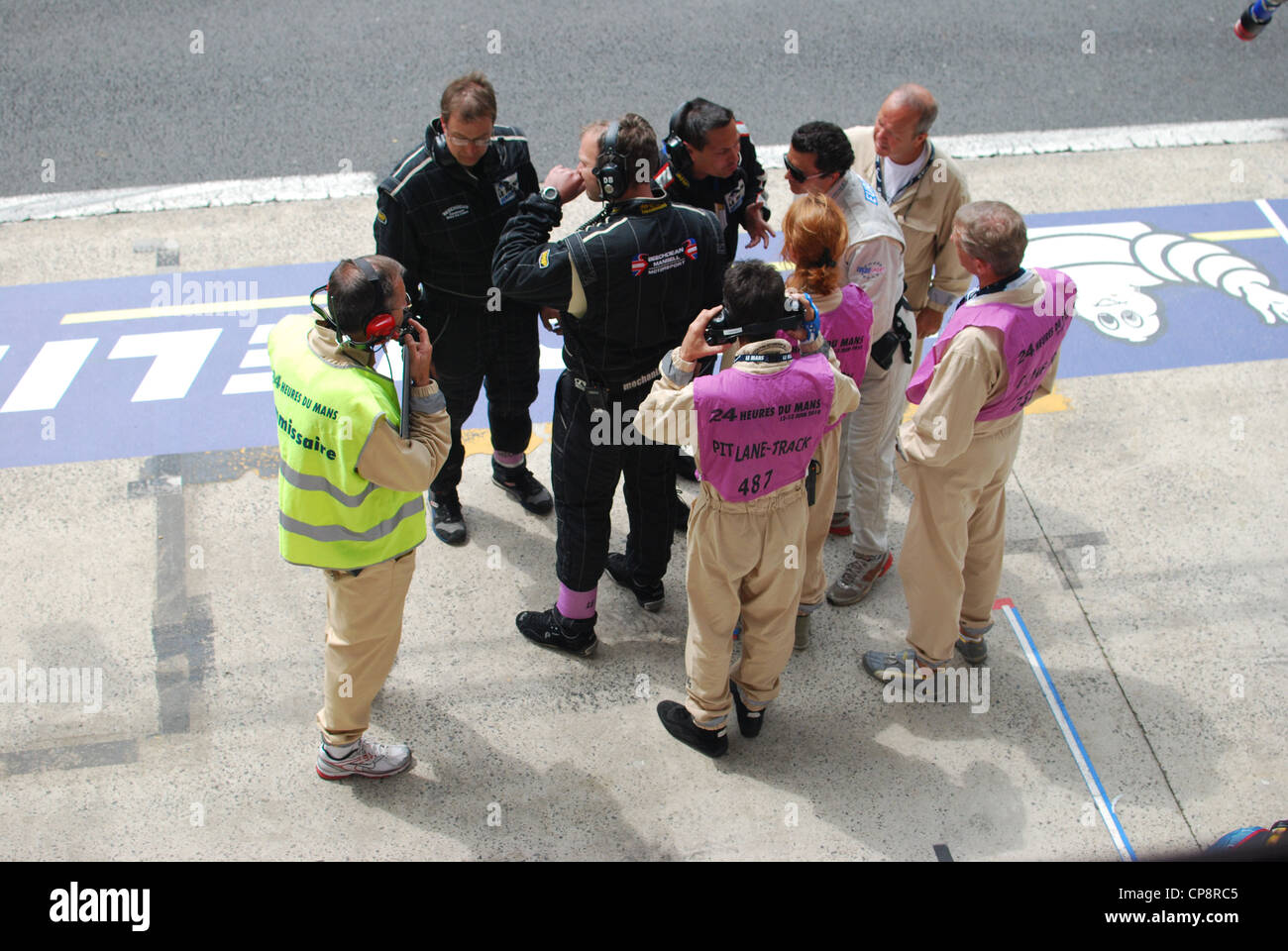 Nigel Mansell pit crew le Mans 24 hour race France Stock Photo - Alamy
