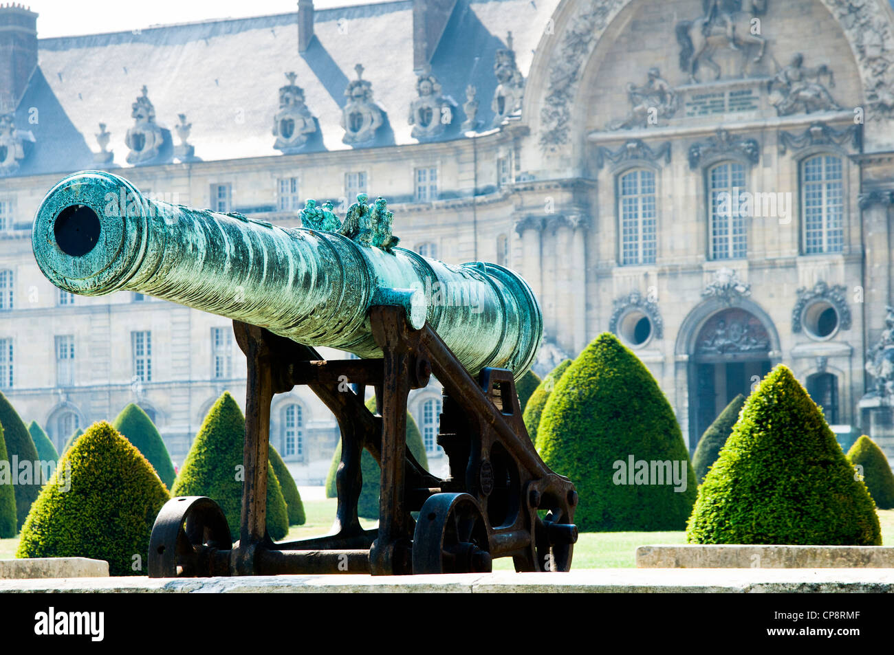 Cannon at the Musee de l'Armee museum of military history, Paris ...