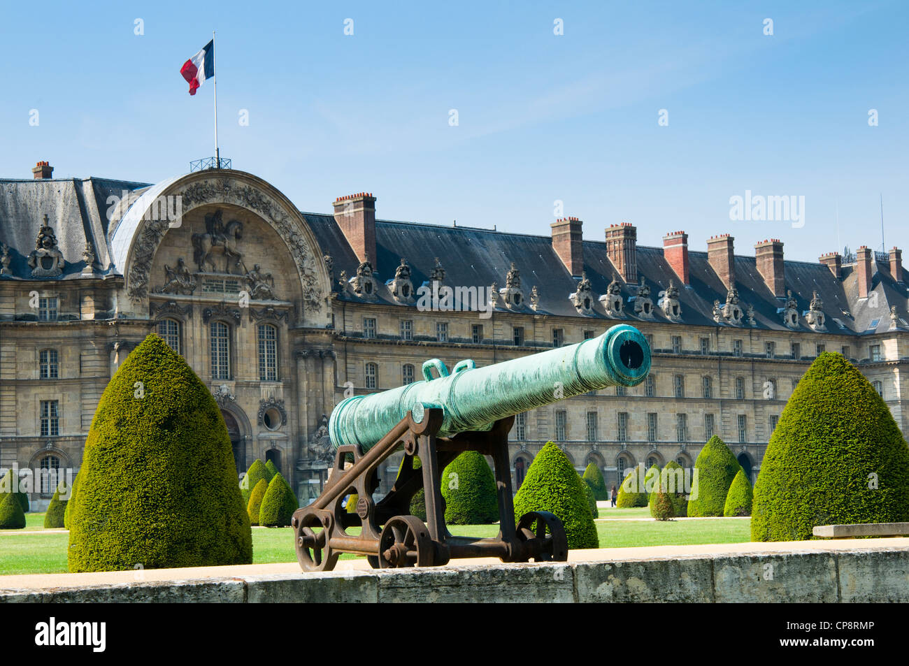 Cannon at the Musee de l'Armee museum of military history, Paris ...