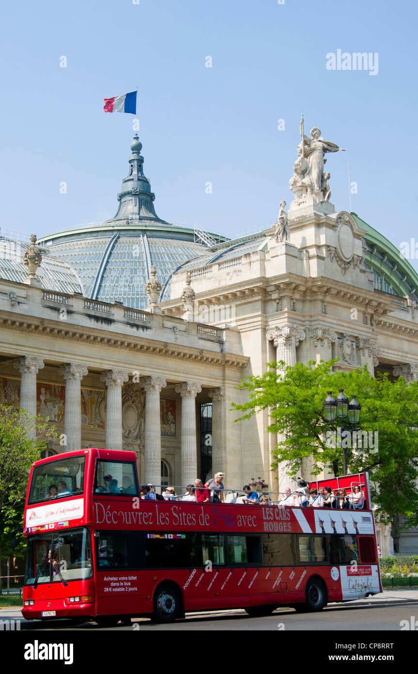 Tour bus paris hi-res stock photography and images - Alamy