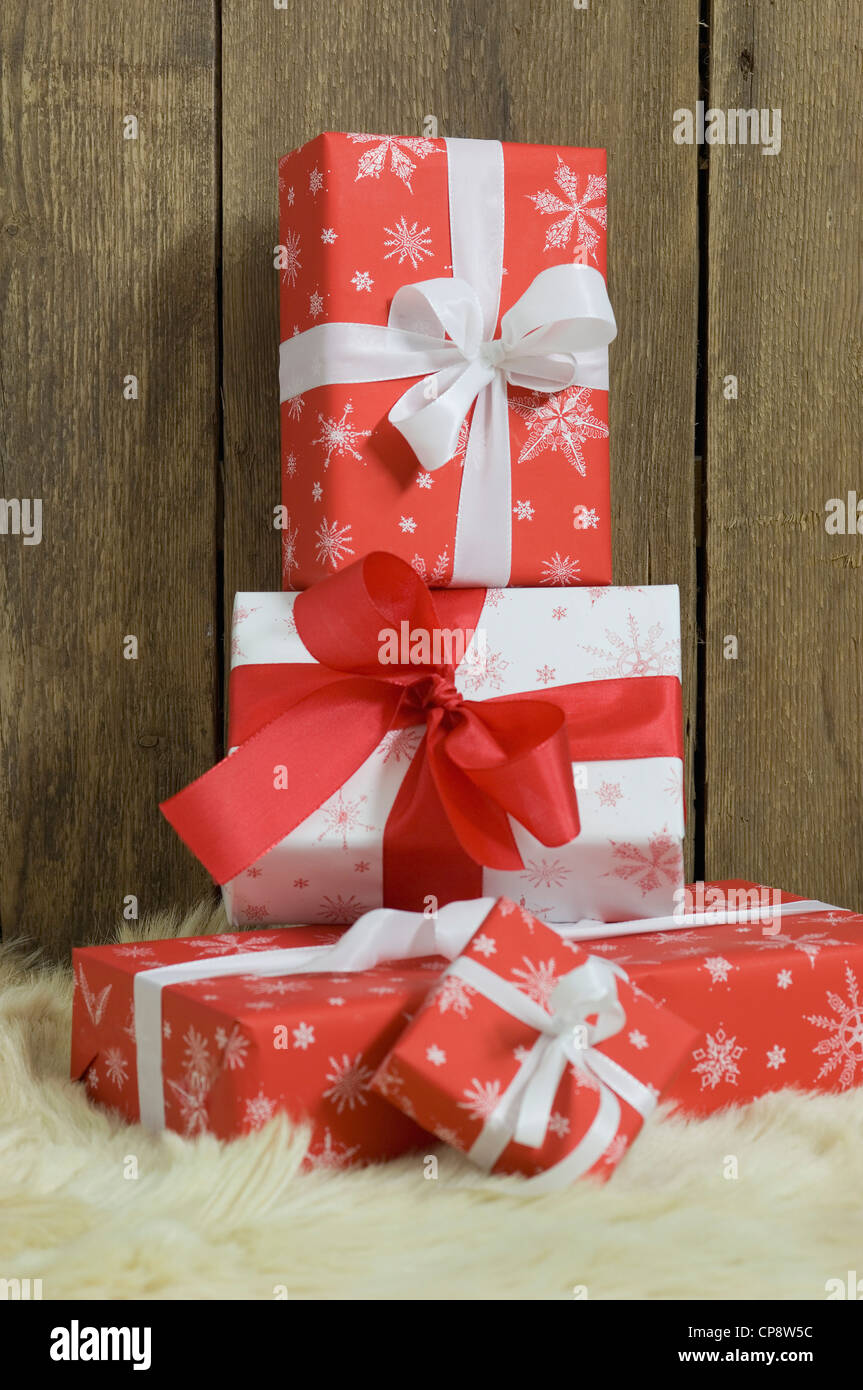 Christmas gift stack hi-res stock photography and images - Alamy