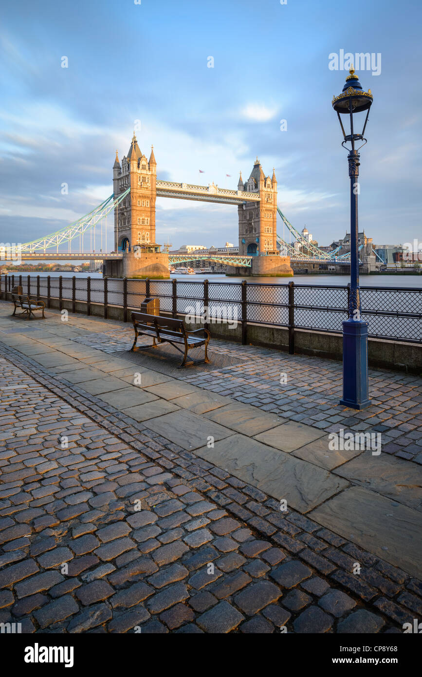 London bridge vertical hi-res stock photography and images - Alamy