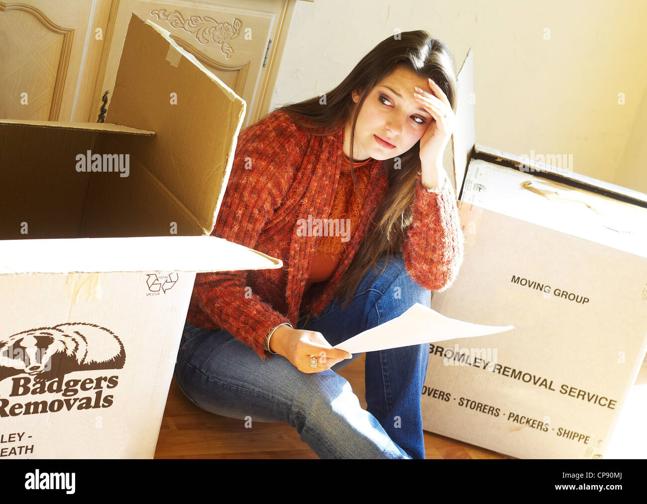 Couple moving house Stock Photo - Alamy