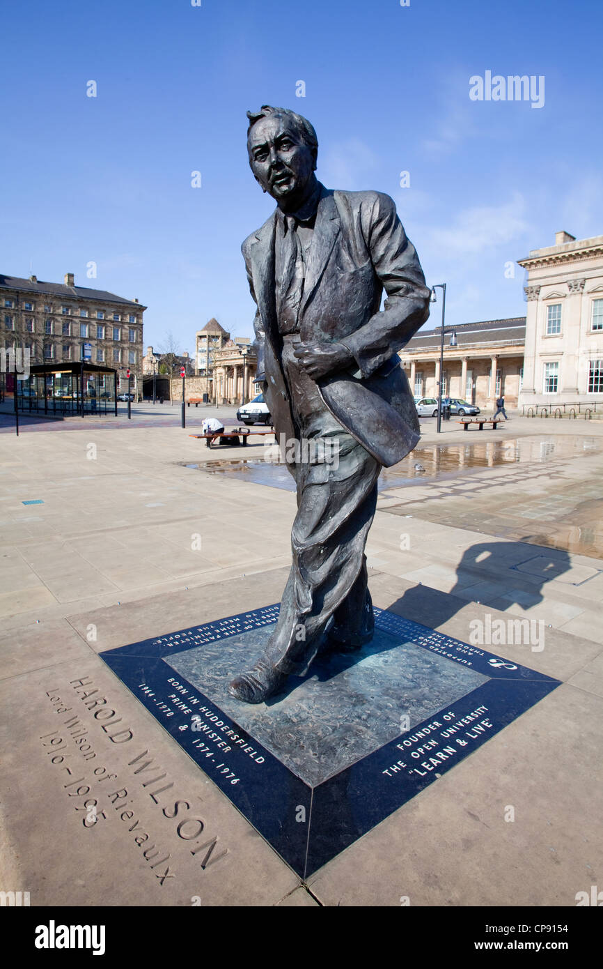 Statue of Harold Wilson Lord Wilson of Rievaulx 1916-1995 in St George ...