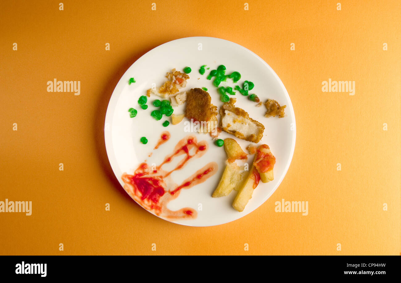 Fish fingers with chips and peas hi-res stock photography and images ...