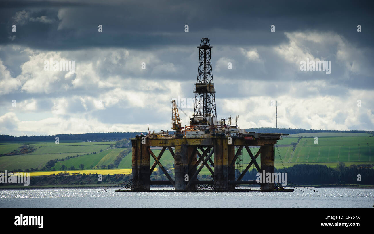 Oil rig at anchor in deep water in the Cromarty Firth, Scotland Stock ...