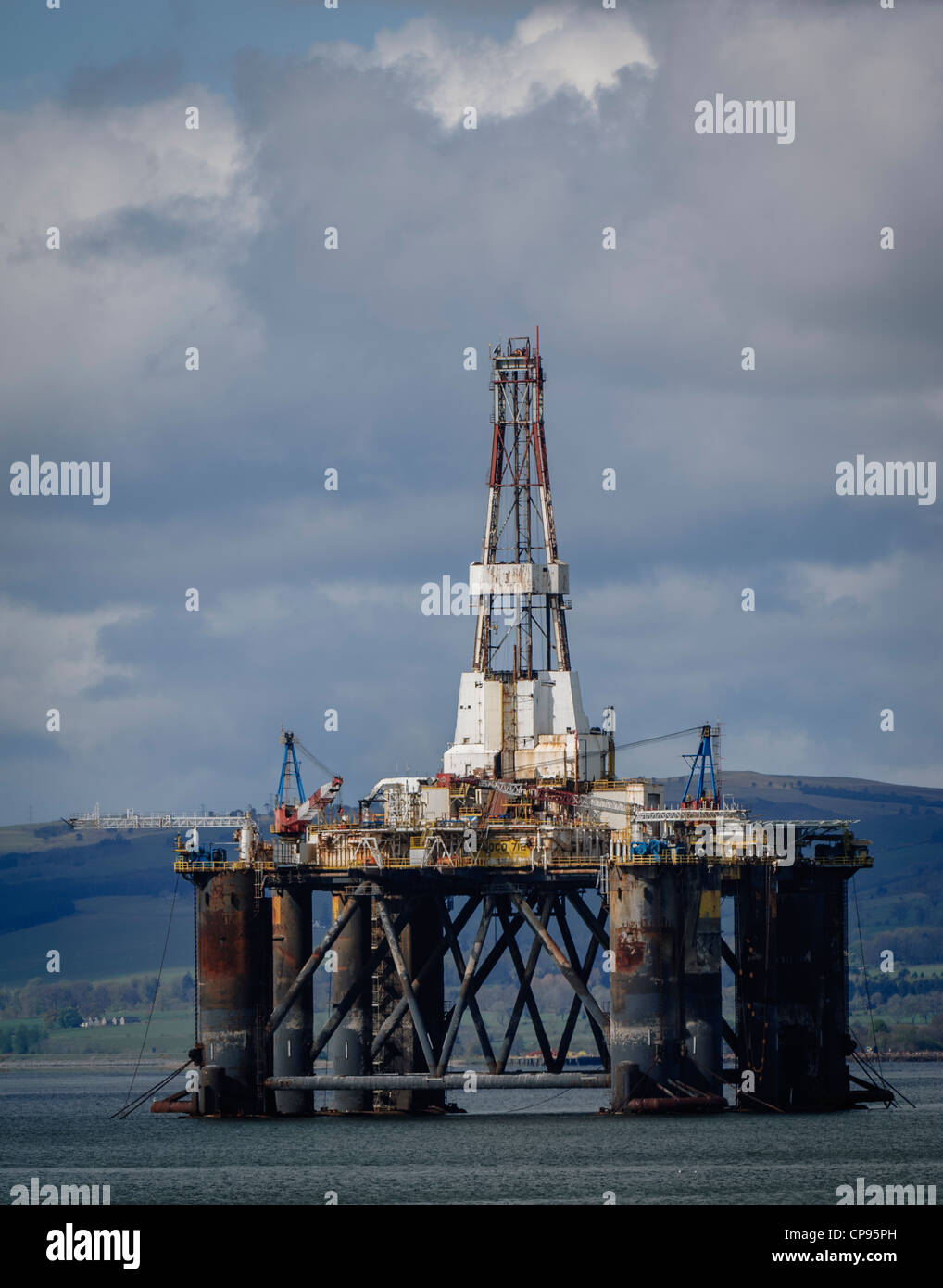 Oil rig at anchor in deep water in the Cromarty Firth, Scotland Stock ...