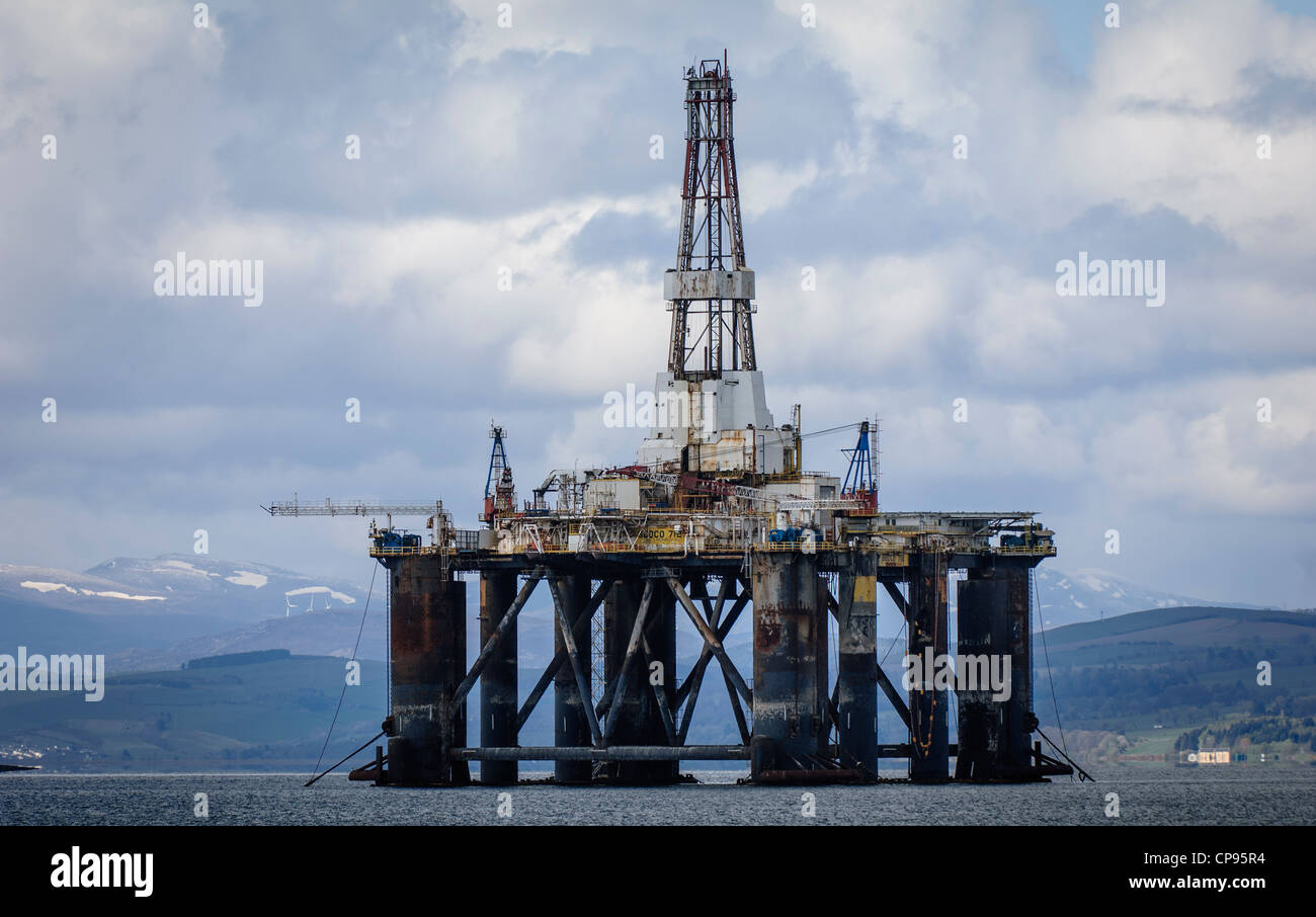 Oil rig at anchor in deep water in the Cromarty Firth, Scotland Stock ...