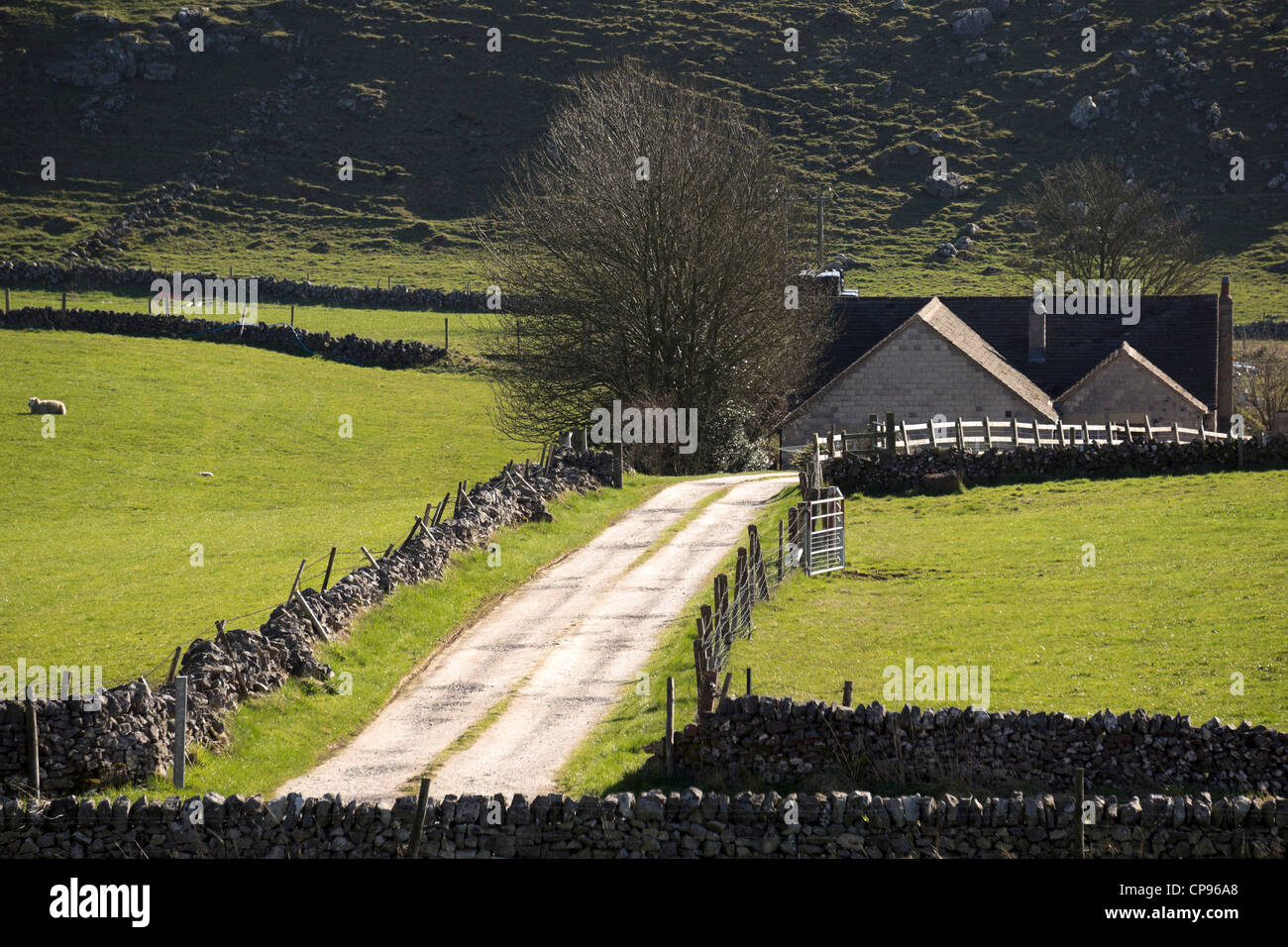 an old stone cottage and farmhouse in the countryside Stock Photo - Alamy