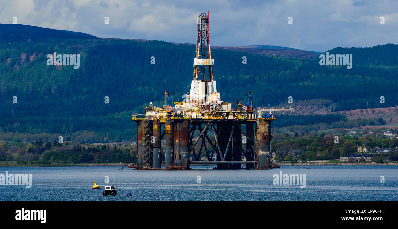 Oil rig at the iFab Fabrication facility at Invergordon on the Cromarty ...