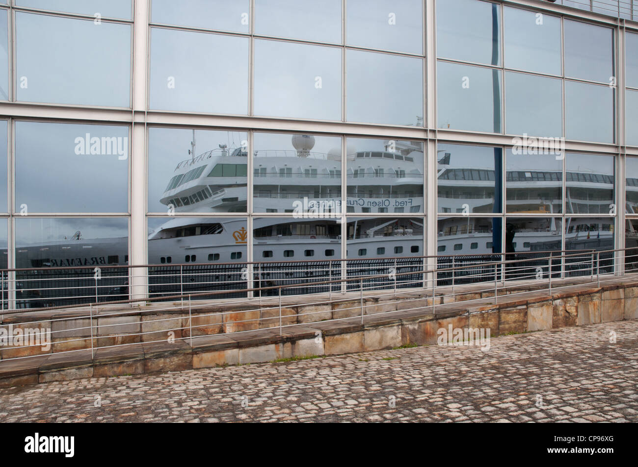 Cruise ship windows hi-res stock photography and images - Alamy