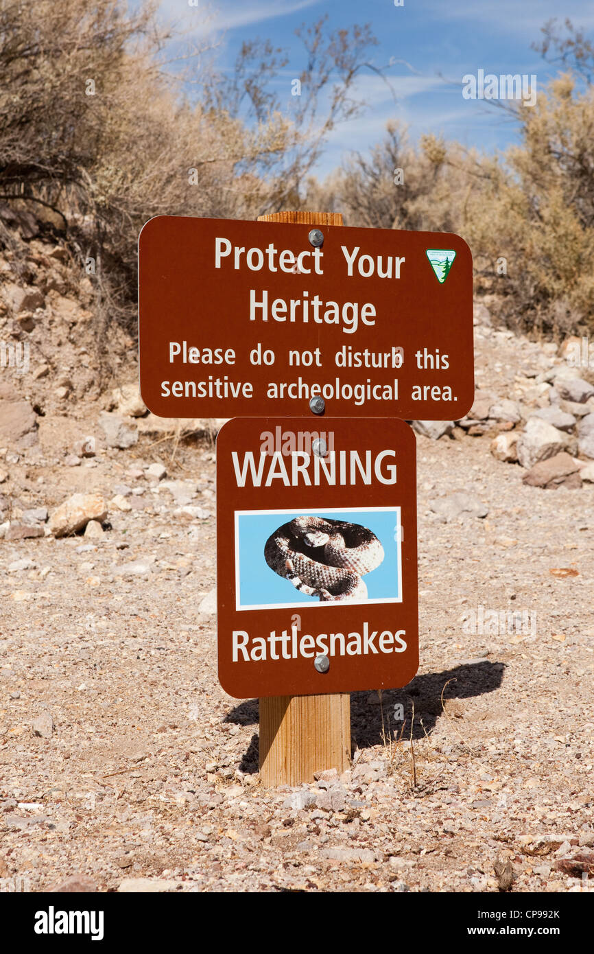 Danger rattlesnakes sign hi-res stock photography and images - Alamy