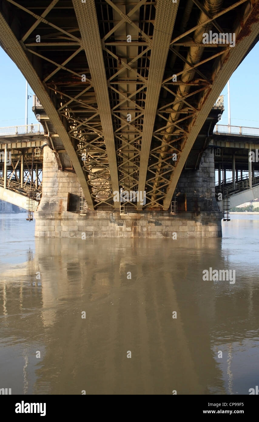Margaret bridge structure of the connecting section to margaret island ...