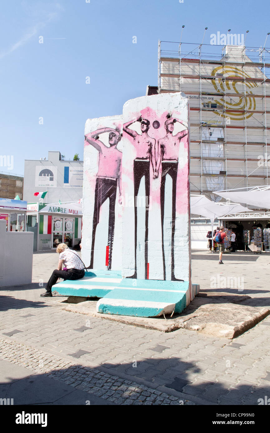 Checkpoint Charlie at Friedrichstrasse - Berlin Wall Stock Photo - Alamy