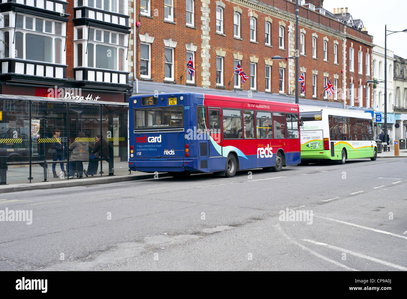 Buses at bus stop hi-res stock photography and images - Alamy
